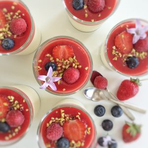 Panna Cotta saveur vanille et coulis de fraises