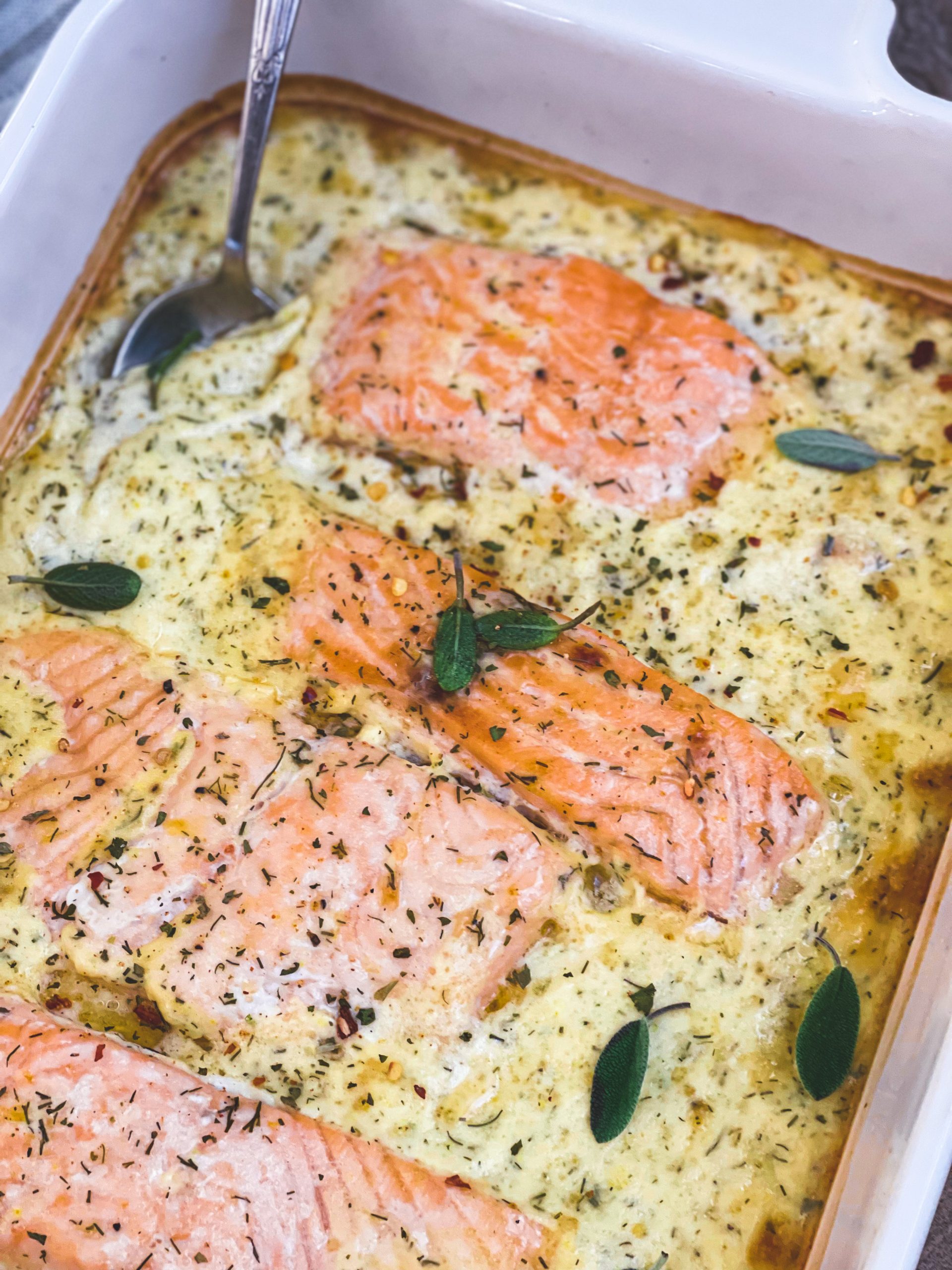 Pavés de saumon et sauce à l’aneth